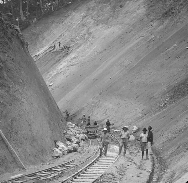 Documentaire. Congo-Océan, un chemin de fer et de sang - KARIBINFO